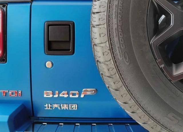 酷似“大号吉姆尼”，新北汽BJ40亮相，增加柴油引擎，PK坦克300_搜狐汽车_搜狐网