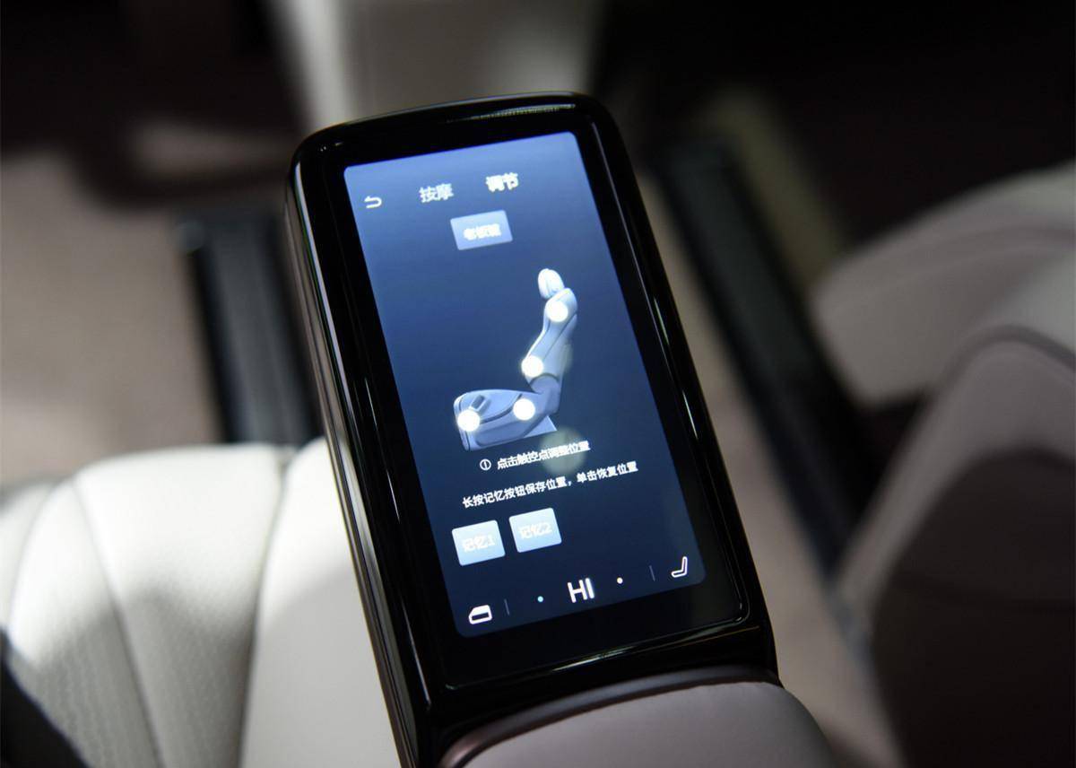 起步32.98万，盯着埃尔法，其实要打GL8，腾势D9正式上市_搜狐汽车_搜狐网