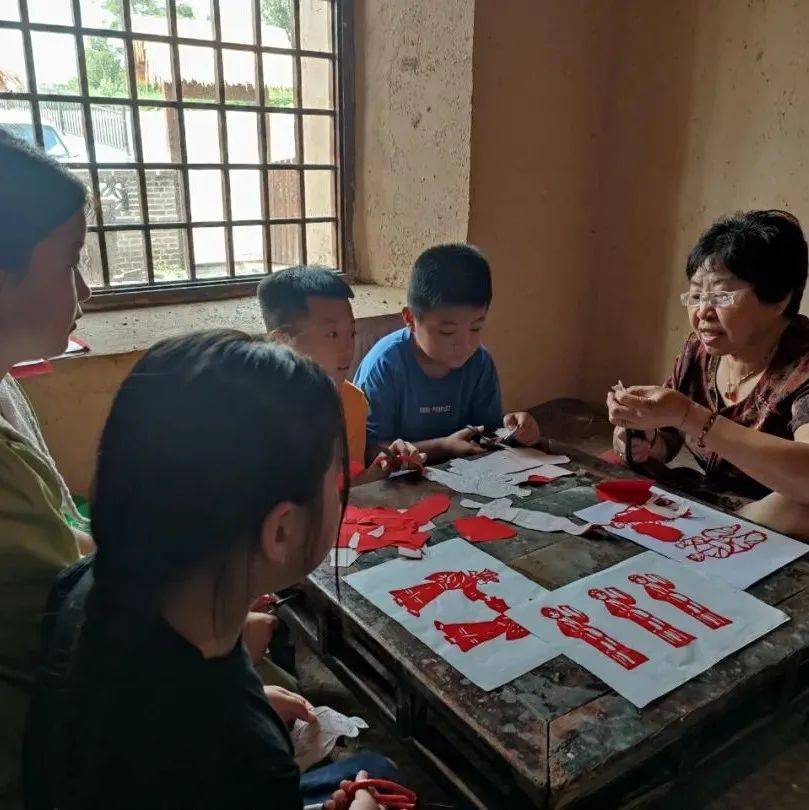 研学非遗传承 点亮多彩暑假_葫芦_剪纸_生活