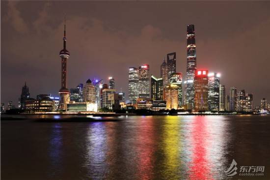 入夜熄灯 “素颜版”的外滩陆家嘴依旧很美_黄浦江_照明_上海市