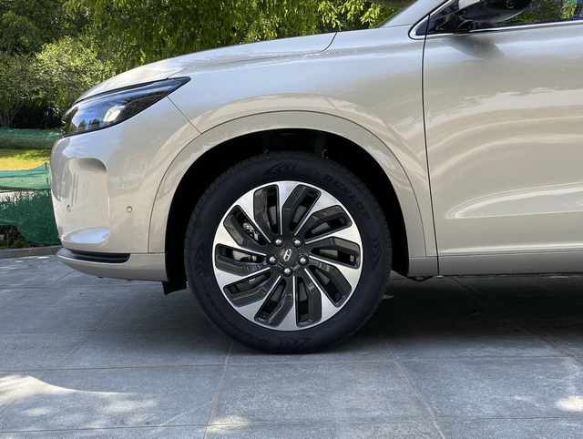 除去信仰，试驾问界M7真能媲美“百万豪车”_搜狐汽车_搜狐网