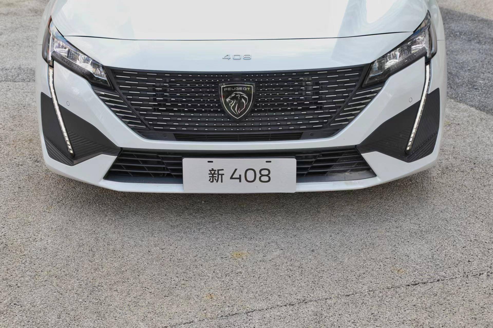 试驾全新标致408：法系精品轿车，1.6T+6AT带来高水准驾控体验_搜狐汽车_搜狐网