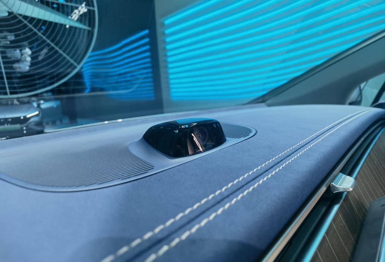 2022成都车展：首台EVA平台国产车型 52.8万起售 奔驰EQE公众亮相_搜狐汽车_搜狐网