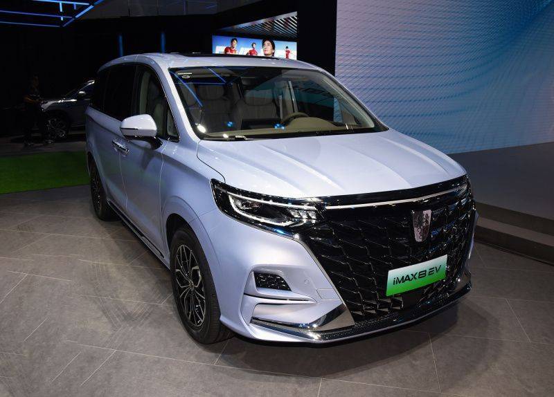 时尚奶爸新选择！操控性能满分的荣威iMAX8 EV值得冲_搜狐汽车_搜狐网