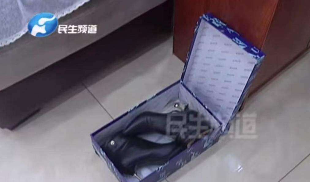 怪癖！陌生男连续半年在女业主鞋里吐口水，当事人：精神已崩溃女士男子鞋子