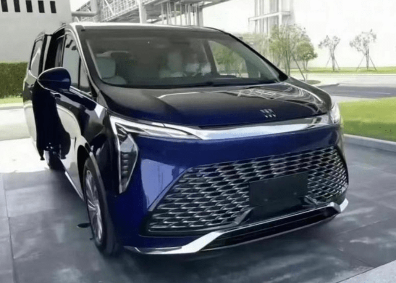 别克GL8世纪现身，配劳斯莱斯星空顶，豪华不输LM，还看埃尔法？_搜狐汽车_搜狐网