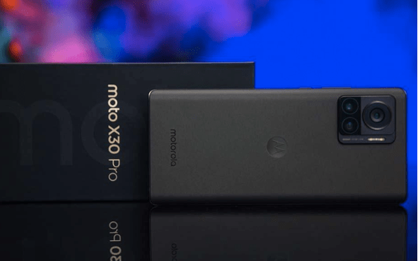 在搭载骁龙8+Gen1机型中，摩托罗拉X30Pro，还是非常值得推荐的_散热_方面_设计