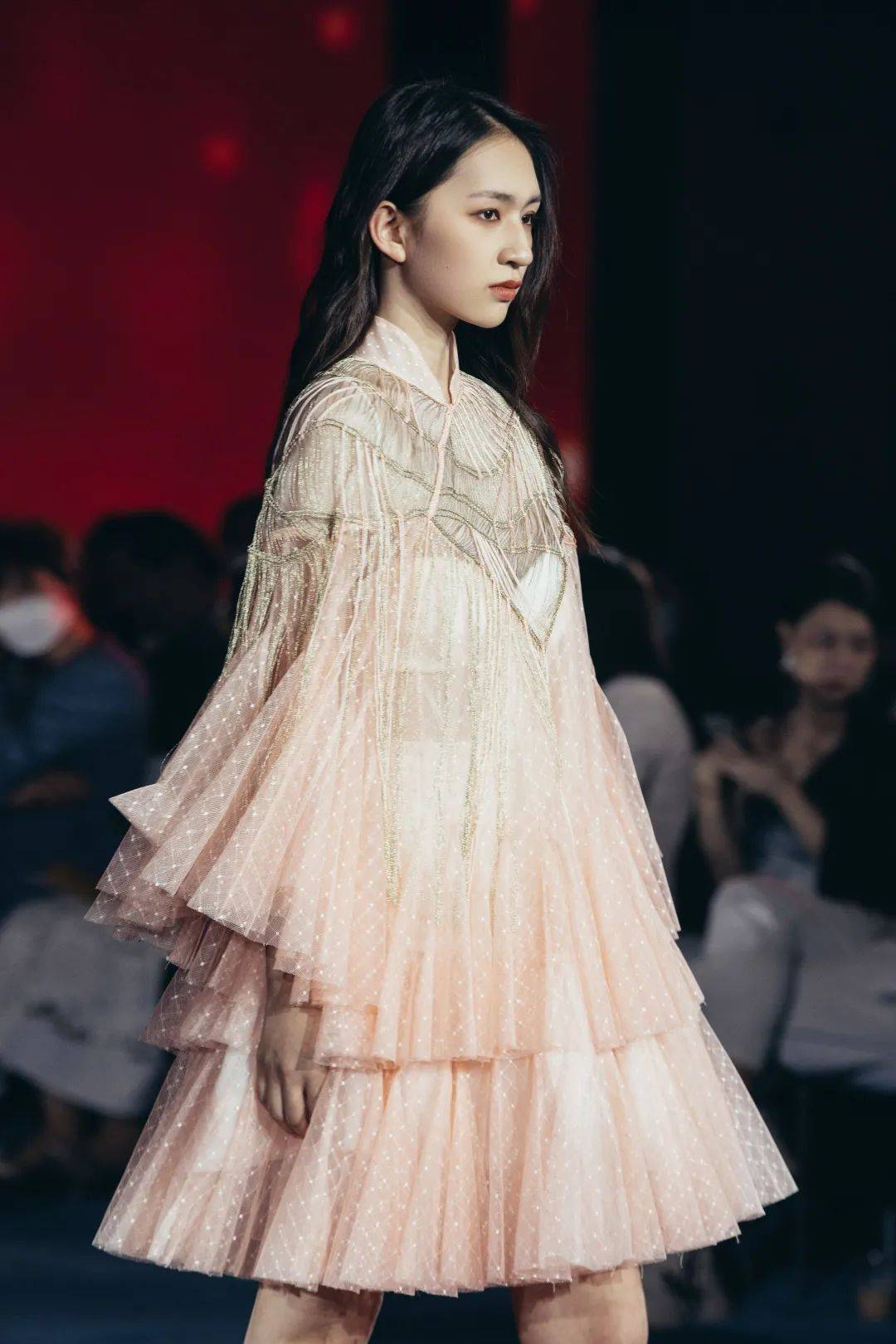 长宁的高级时装品牌GRACE CHEN获颁“北京时装周”时尚大奖！_时装秀_中国_活动