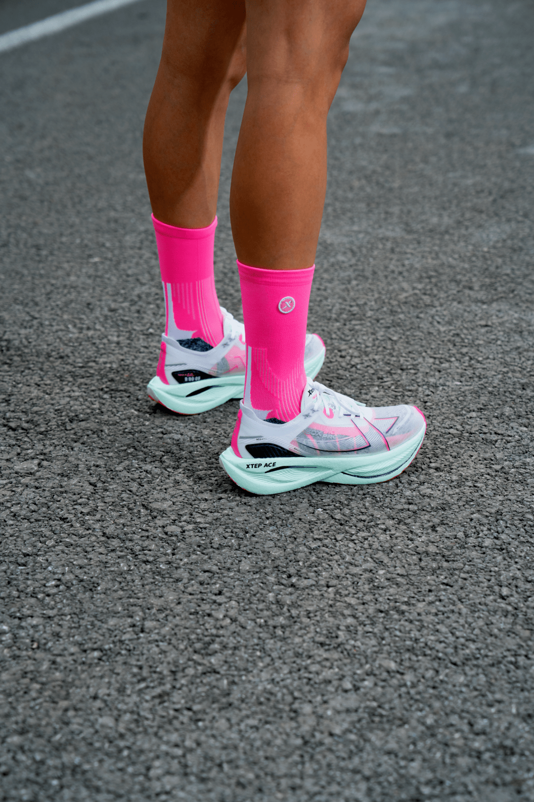 极致专业就是一种时尚！特步 160X 3.0 PRO 为何火遍「娱乐圈、商圈、体育圈」？_跑鞋_技术_性能