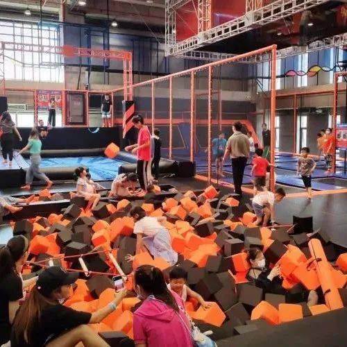 【周末国庆可用】49.9元起抢双人票！减压“美式蹦床运动公园”，畅玩N多项目！_Jump_Rockin_自由