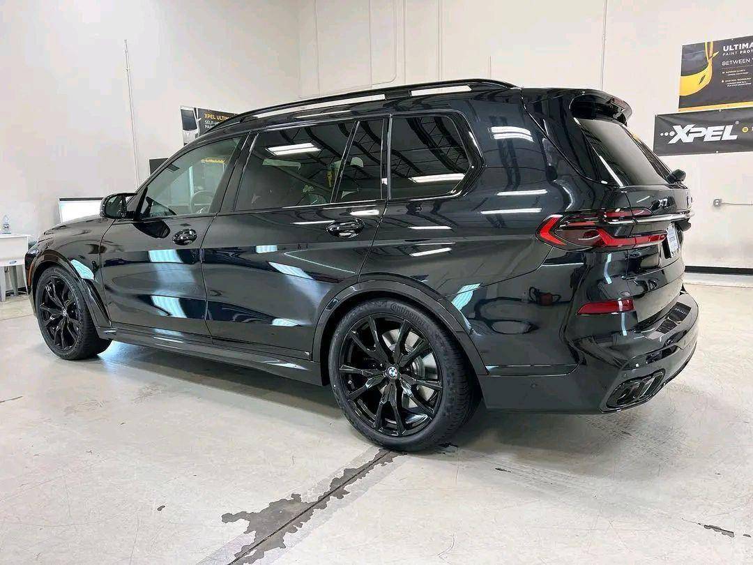 宝马X7“强势归来”，黑武士造型+电磁悬挂+4.4T+8AT，炫酷_搜狐汽车_搜狐网