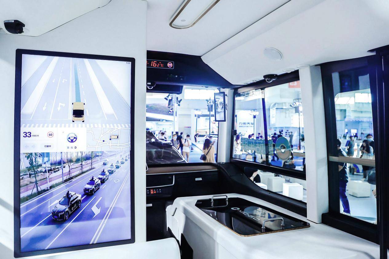 全球首款！蘑菇车联发布搭载“车路云一体化”系统的自动驾驶前装量产巴士_搜狐汽车_搜狐网