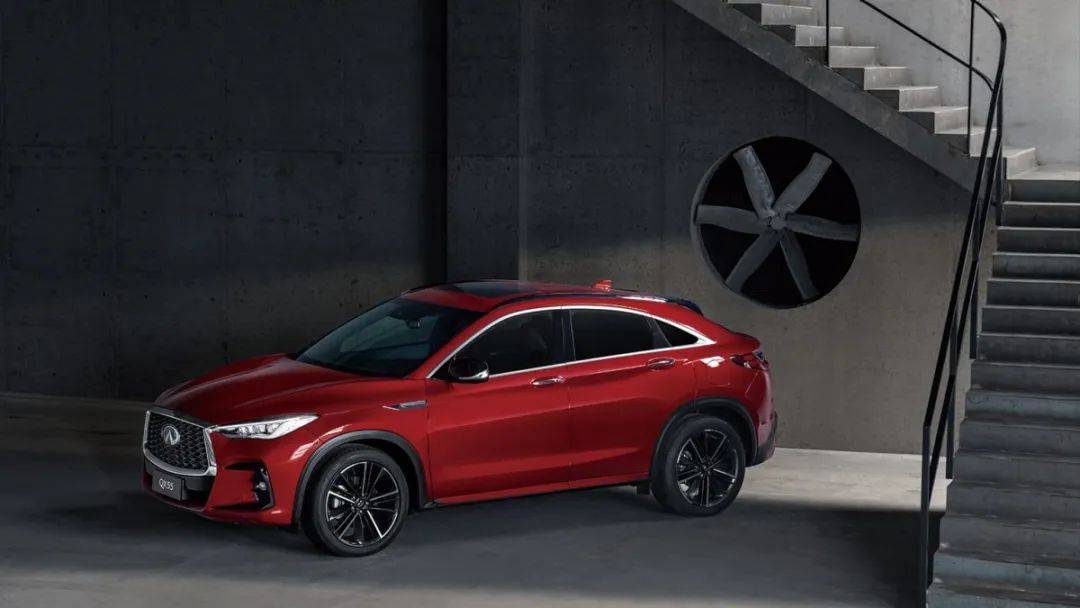 英菲尼迪QX55起售价38.98万元 它的第四重身份是什么？_搜狐汽车_搜狐网