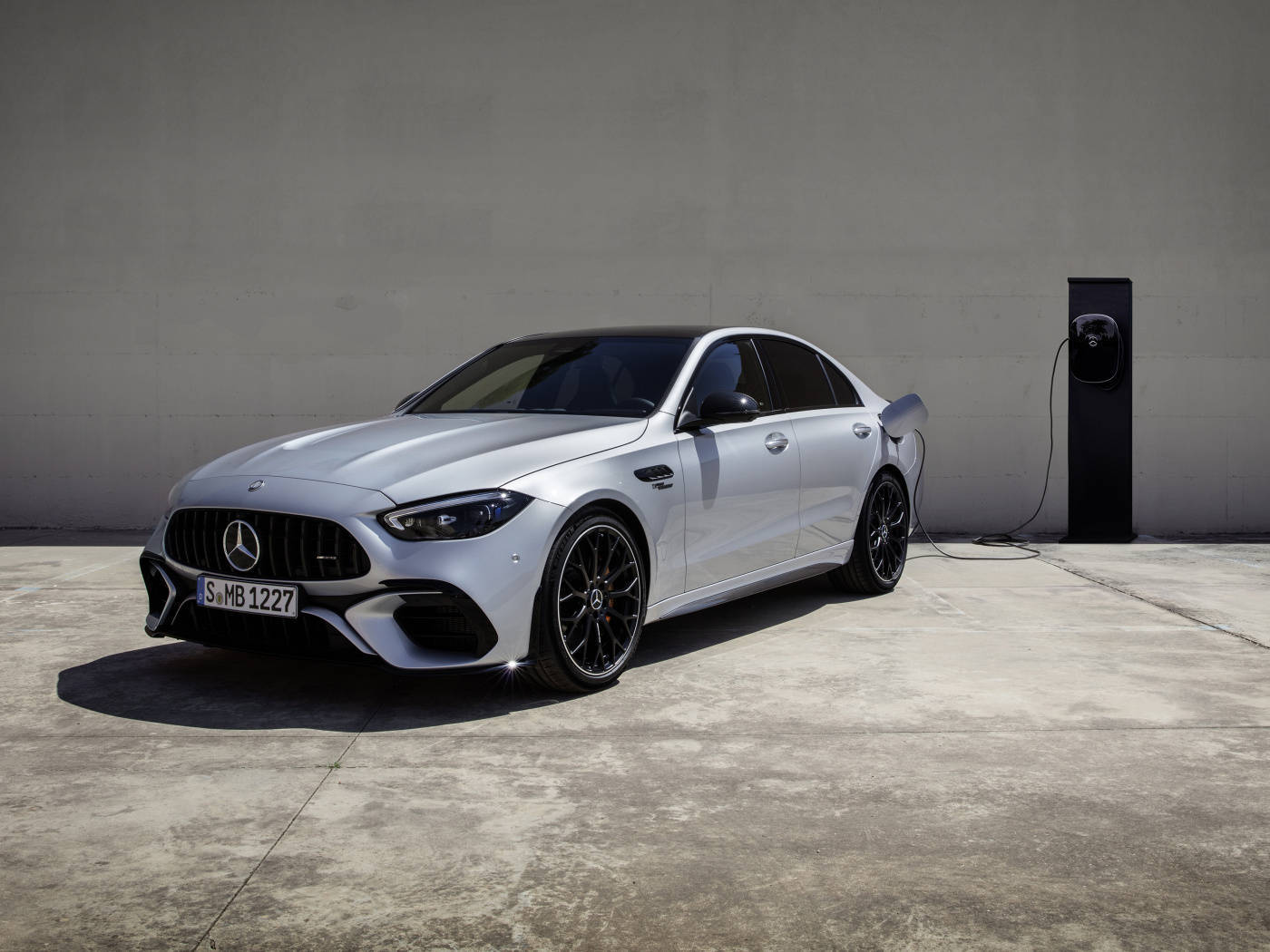 全新梅赛德斯-AMG C 63 S官图发布，搭载2.0T插混动力_搜狐汽车_搜狐网