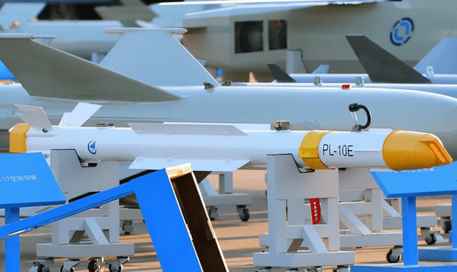 想从后方攻击？歼20：越肩发射令敌机闻风而逃，F22都未能掌握_能力_发射导弹_战场感知