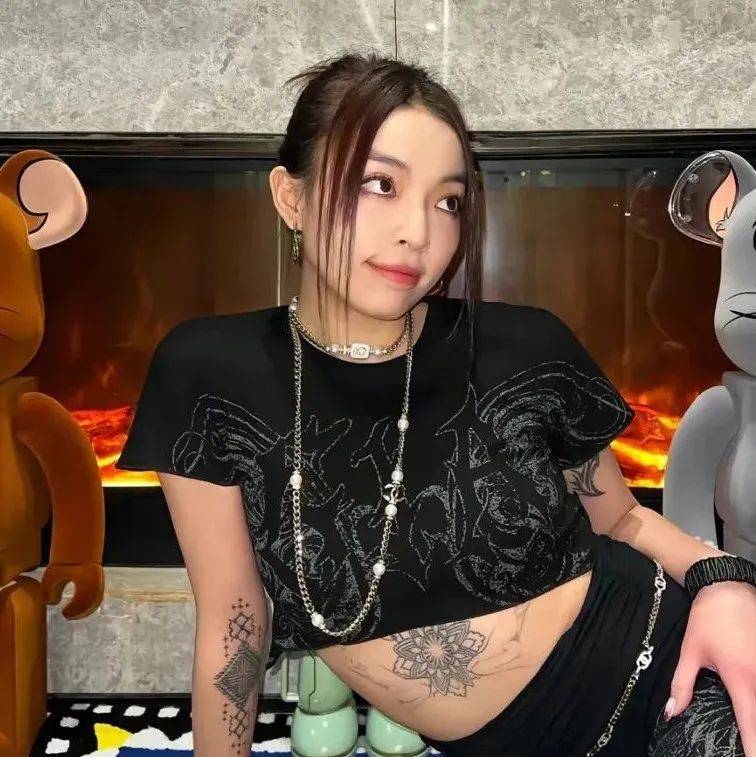 VAVA心态真好，连这个梗都能玩。_回应_说唱_VaVa