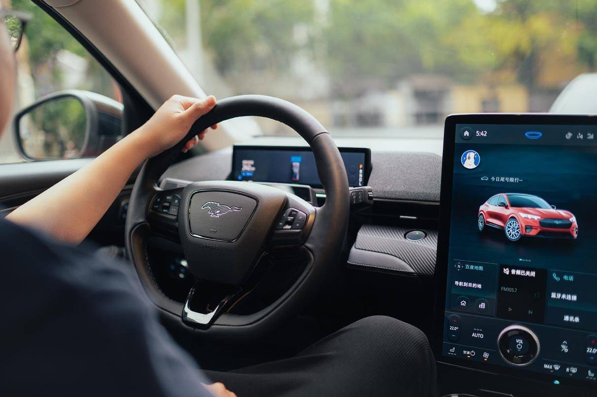 Cars01车闻丨传奇电跑SUV，福特电马宣布焕新产品定位_搜狐汽车_搜狐网