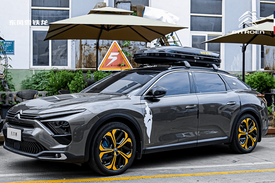 凡尔赛C5 X上市一周年庆典来袭，潮咖改装嗨FUN全场_搜狐汽车_搜狐网