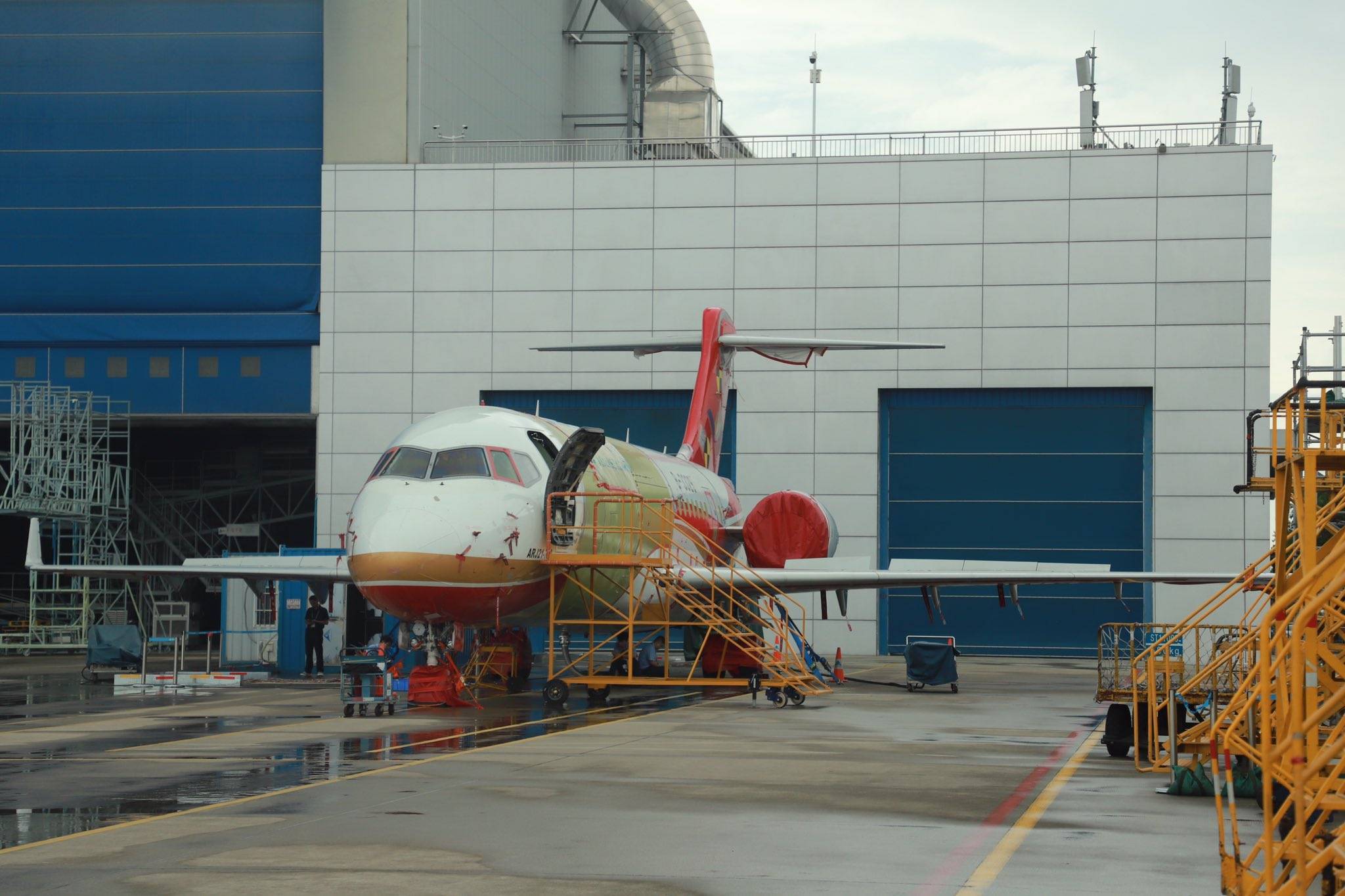 ARJ21货机首飞，配备大侧舱门，C919也应尽早发展客改货_航空_大客机_货运