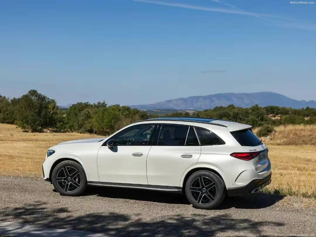 新一代奔驰GLC“亮相街头”，尺寸大增，质感超越奥迪Q5，2.0T+9AT_搜狐汽车_搜狐网