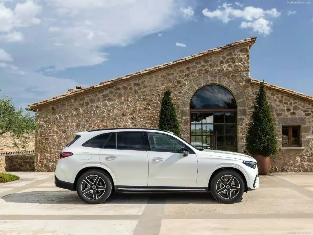 新一代奔驰GLC“亮相街头”，尺寸大增，质感超越奥迪Q5，2.0T+9AT_搜狐汽车_搜狐网