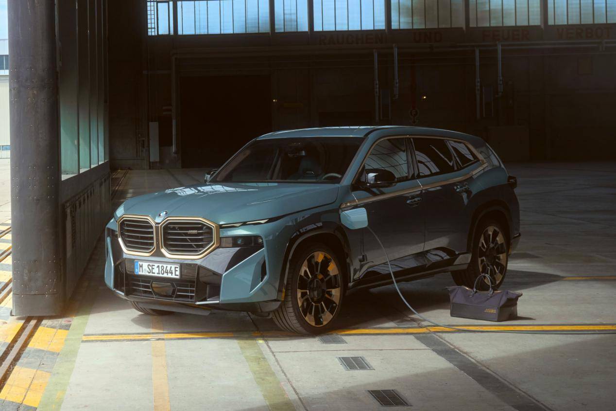 插电混动的宝马M来了！全尺寸旗舰SUV XM正式发布_搜狐汽车_搜狐网