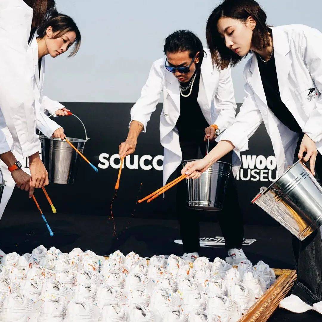 品牌周报｜百年跑步品牌索康尼携手LFRC上演泼墨接力跑、隅田川、云鲸、THE COLORIST发布年度品牌片_生活_短片_肖战