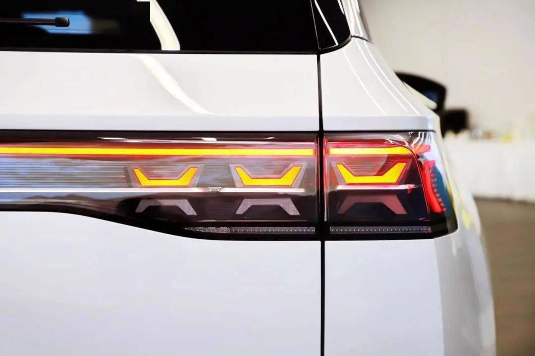 硬核合资SUV，2.0T，220马力，大五座大空间，后排轻松跷二郎腿！_搜狐汽车_搜狐网