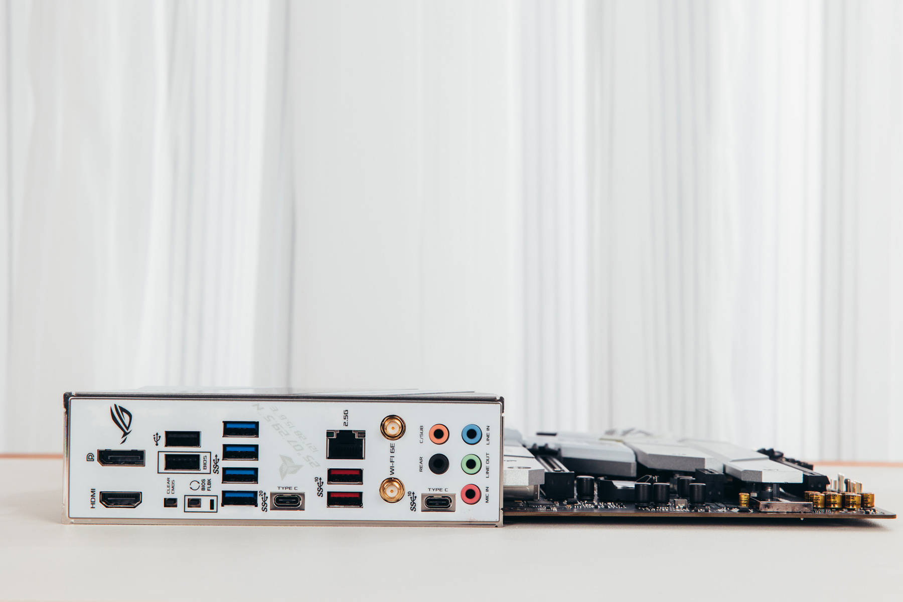 纯白海景房主机，华硕TUF GT502弹药库+Z690吹雪装机分享_白色_风扇_散热