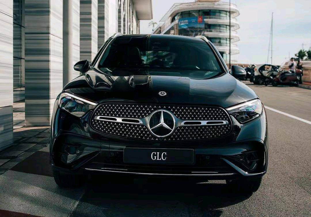 新版奔驰GLC“终于逆袭”，颜值飙升，2.0T插电混动+9AT，犀利_搜狐汽车_搜狐网