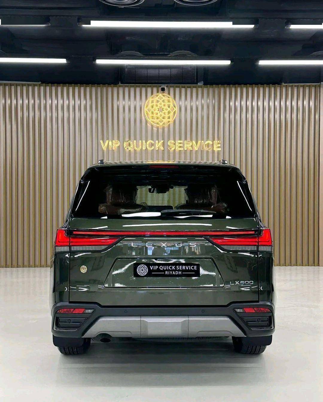 丰田的旗舰，雷克萨斯LX曝光，墨绿色漆面+空气悬挂，低调奢华_搜狐汽车_搜狐网