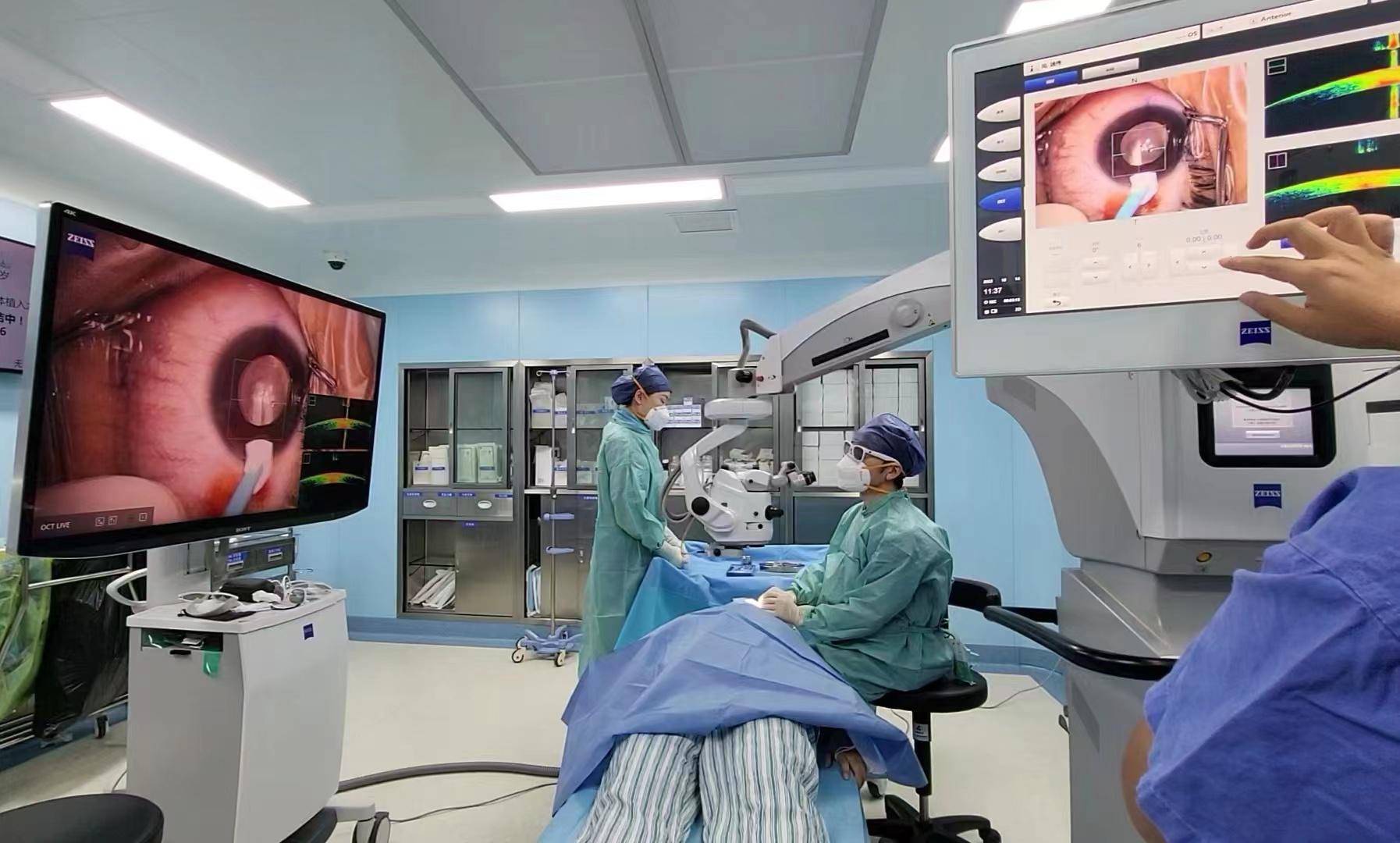 20秒不到完成关键操作，全球首例3D导航显微镜下近视ICL手术“一步到位”_周行涛_技术_晶体