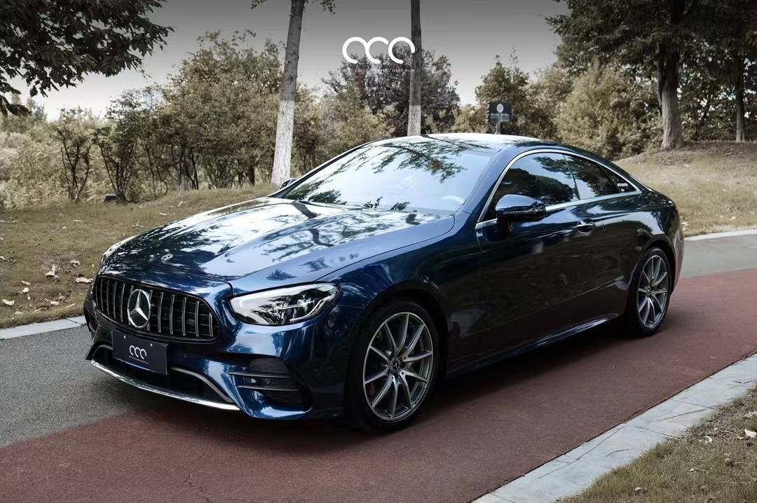 奔驰E260漫彩改色膜PET午夜蓝，平添了神秘感_搜狐汽车_搜狐网