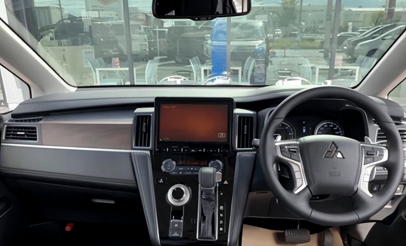 三菱入门级别MPV 2.2T柴油+四驱 实力不输埃尔法_搜狐汽车_搜狐网