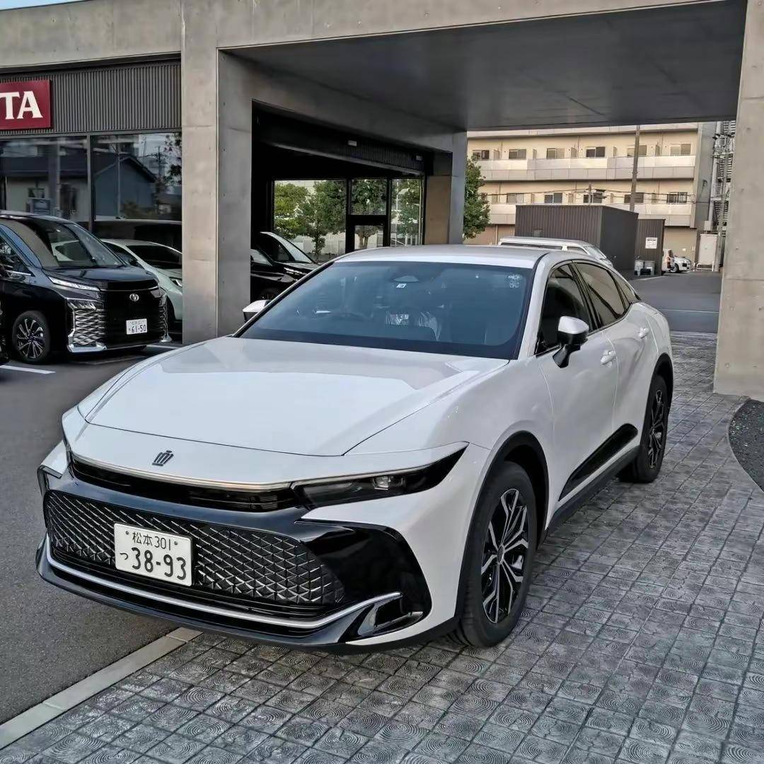 2.4T引擎+6AT，丰田皇冠亮相街头，海外预售29万，年内国产？_搜狐汽车_搜狐网