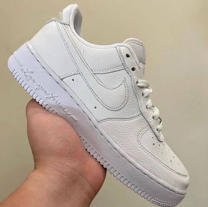 今年最华丽的“纯白”空军一号发售日终于确认！Drake AF1联名即将登场_Yeezy_Supreme_设计