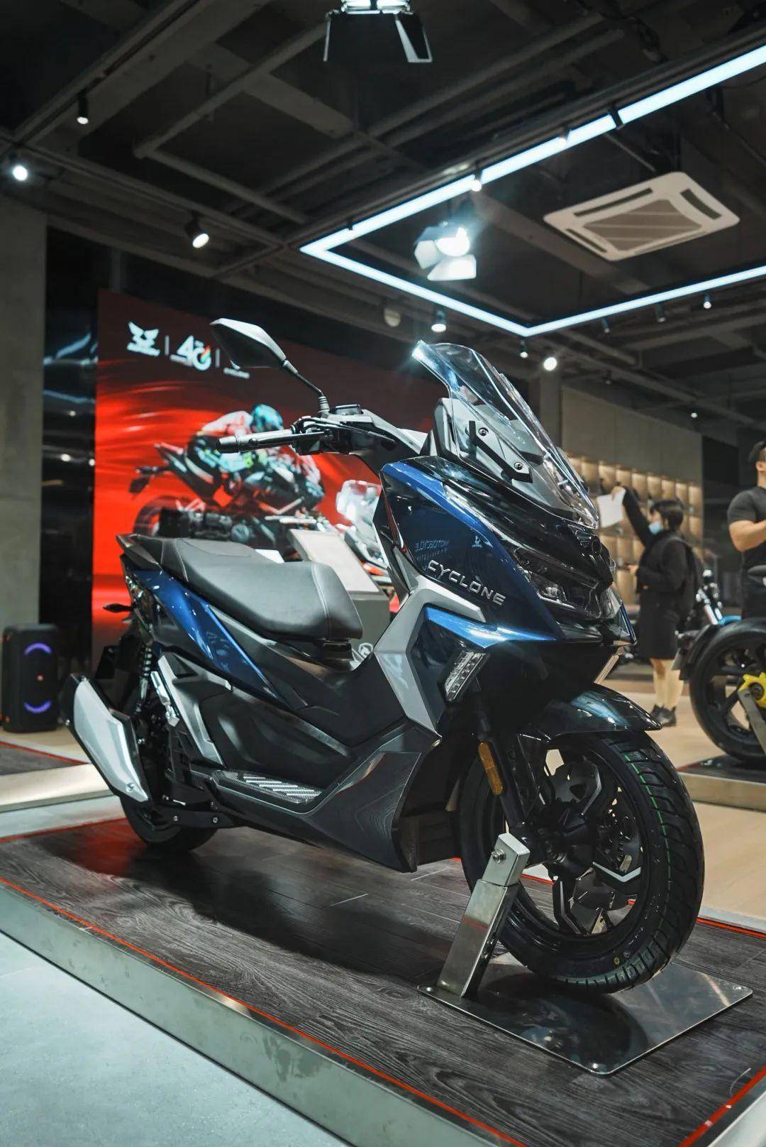 RA900亮相！这辆900mL级别巡航车有点科幻_搜狐汽车_搜狐网