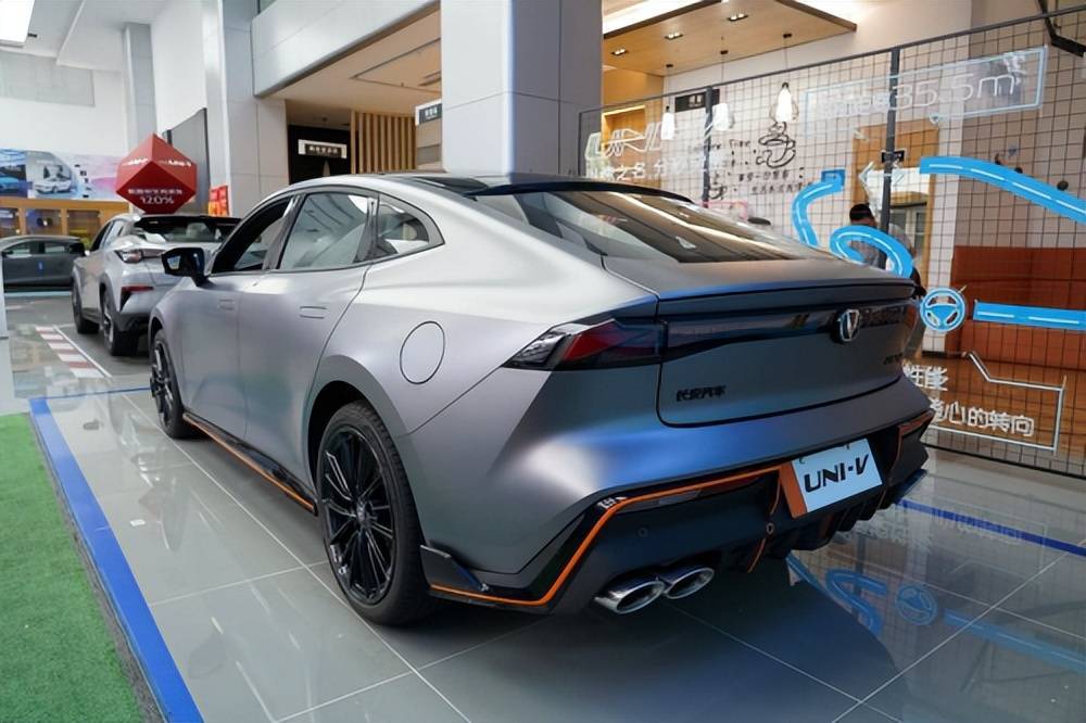 沉浸式探店，UNI-V 2.0T才是我的真爱_搜狐汽车_搜狐网