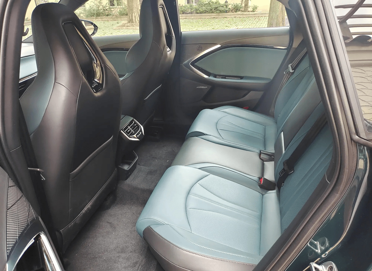 全新MG7内饰曝光，33寸大连屏+无框车门+电动尾翼，搭载2.0T动力_搜狐汽车_搜狐网