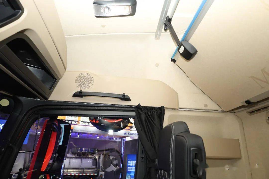 250吨德意志重拖迎来新鲜血液 打探奔驰Arocs 4863 SLT 8x8国六大件牵引车_搜狐汽车_搜狐网