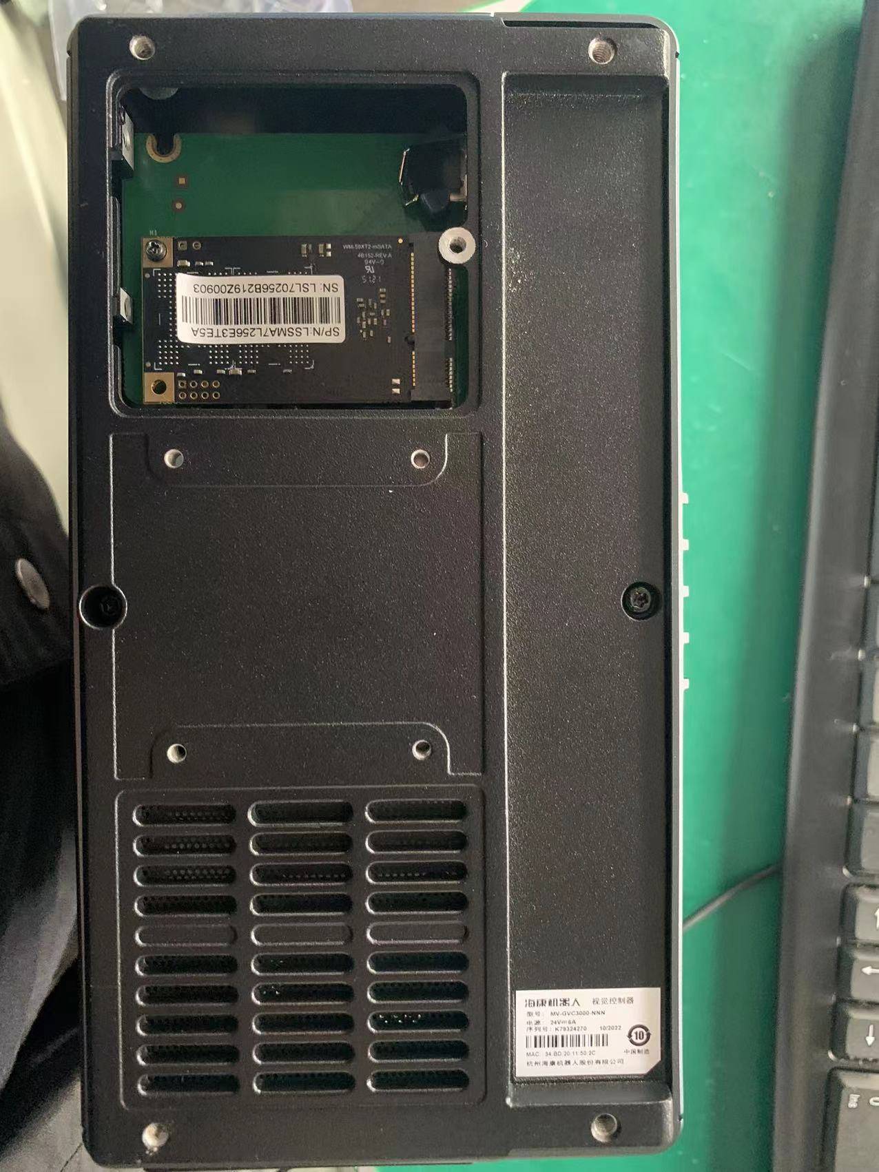 VC3000视觉控制器拆机及USB采集卡安装流程_设备_进行_硬盘