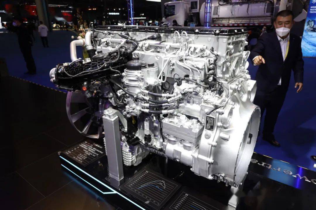 250吨德意志重拖迎来新鲜血液 打探奔驰Arocs 4863 SLT 8x8国六大件牵引车_搜狐汽车_搜狐网