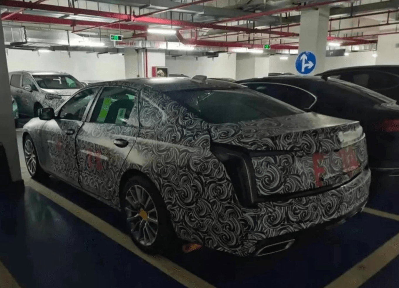 新一代凯迪拉克CT6实车现身，车身加长换溜背造型，配双联屏_搜狐汽车_搜狐网