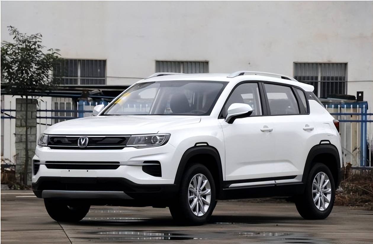 年轻人会选择长安CS35 PLUS还是新宝骏RS-3_搜狐汽车_搜狐网