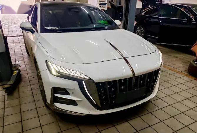 首批白色红旗H6试驾车到店，看着比奥迪A4L更运动_搜狐汽车_搜狐网