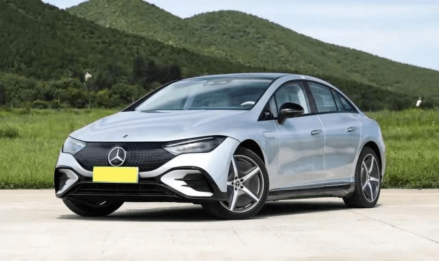 奔驰EQE对比蔚来ET7，销量断崖式差距，那产品力呢？_搜狐汽车_搜狐网