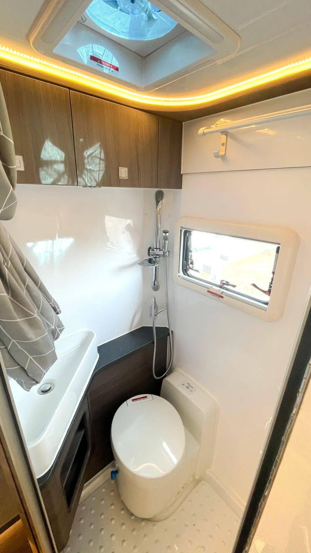 喜爱秦歌X7后上门C型房车 古香古色韵味 个性内饰布局_搜狐汽车_搜狐网