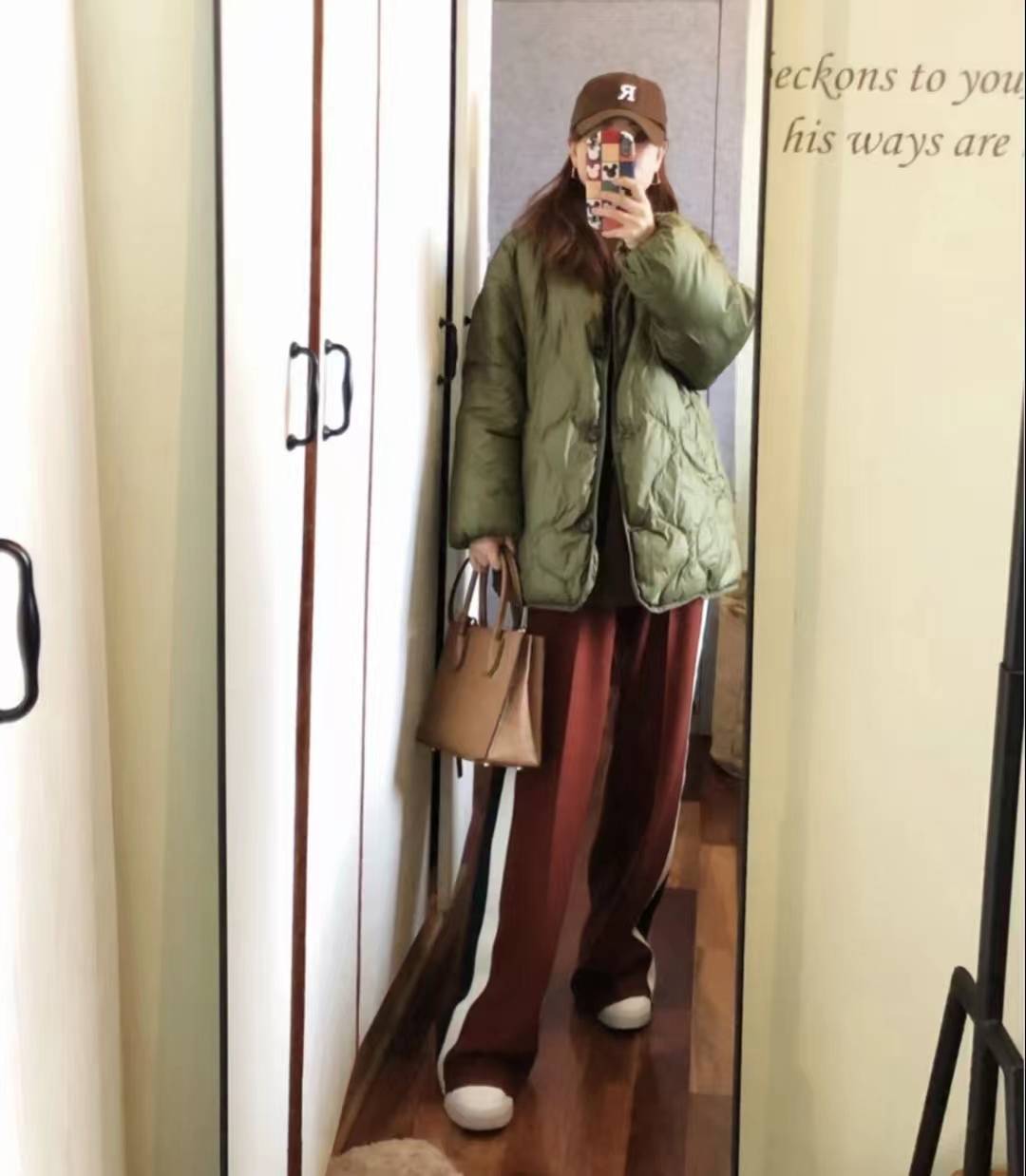 军绿色搭配这10个颜色美出高级感，气质稳重不沉闷_look_卫衣_外套