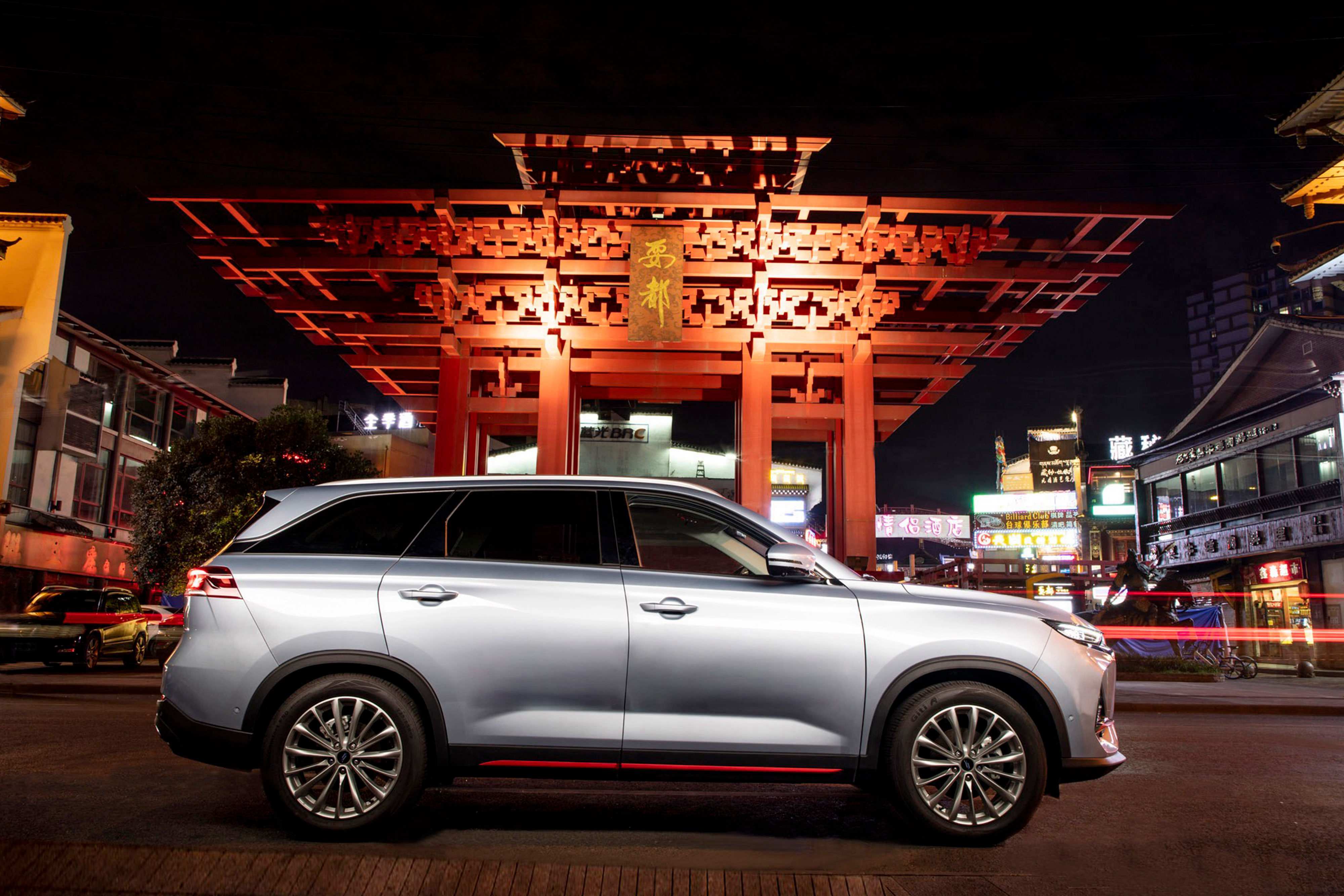 欧尚X7 PLUS对比哈弗H6，谁是更适合的10万SUV家用之选？_搜狐汽车_搜狐网