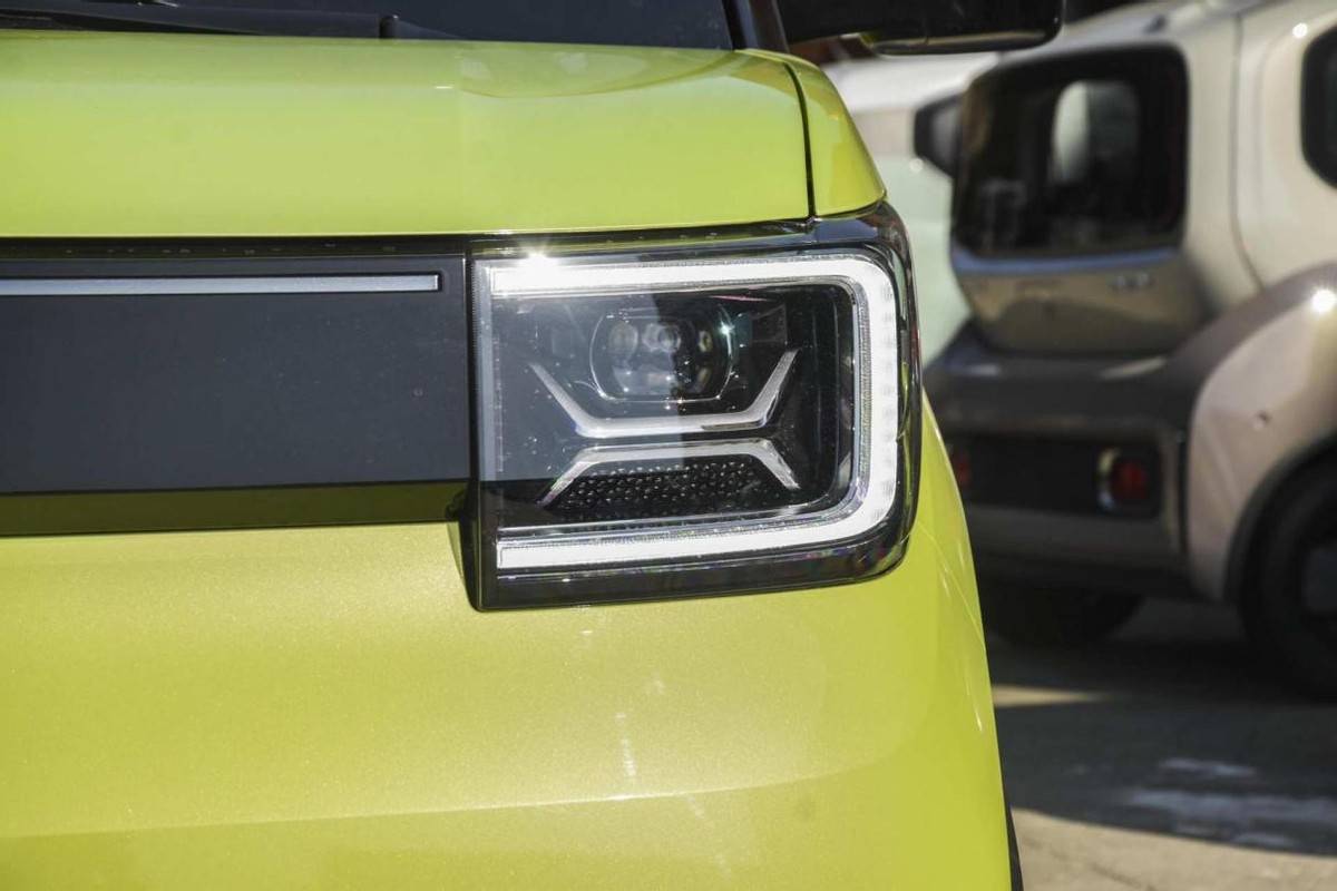 顶配卖到9.99万，一年卖出42万辆，宏光MINIEV怎么说服年轻人？_搜狐汽车_搜狐网